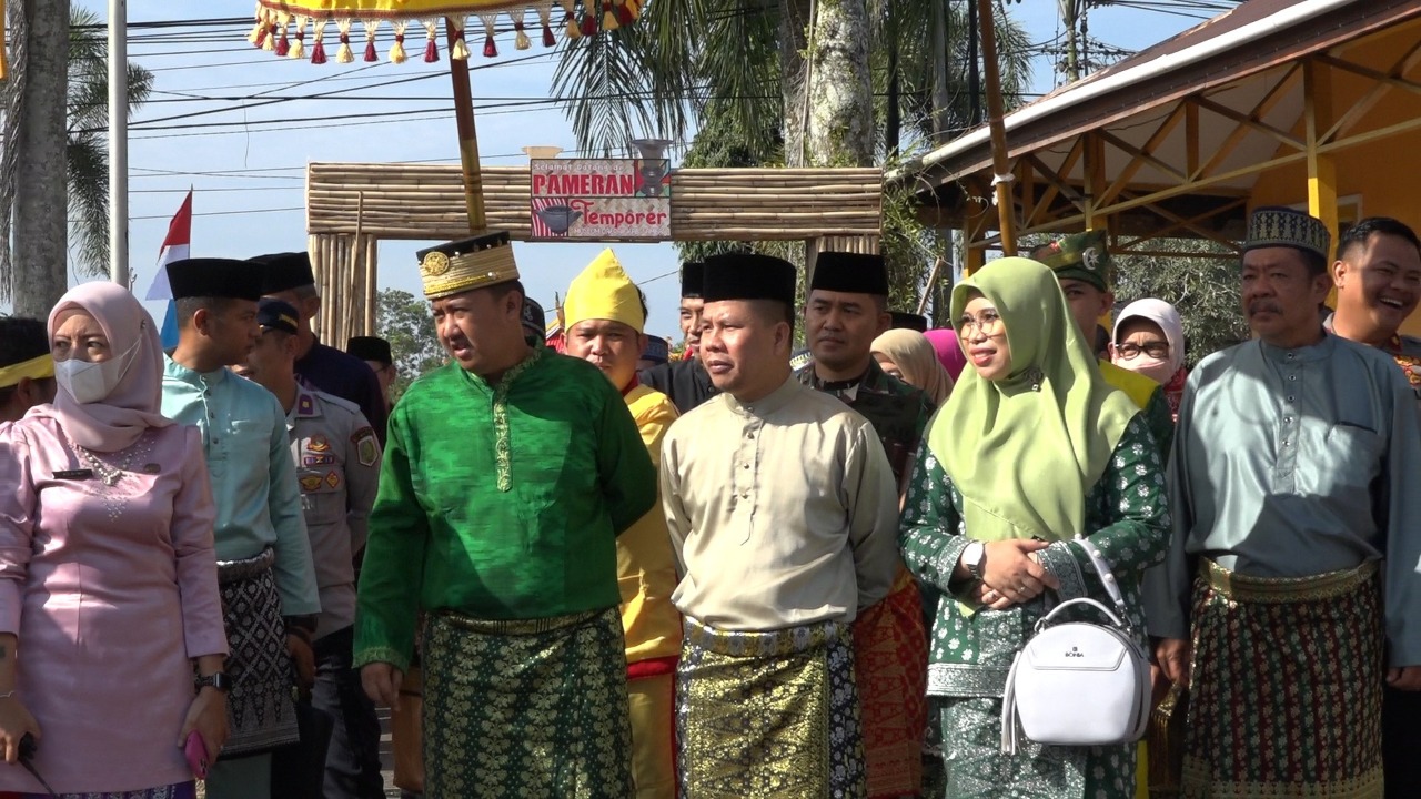 Bupati Satono: Jadikan Pameran Temporer Sebagai Edukasi Sejarah Kab. Sambas - PPID KABUPATEN SAMBAS