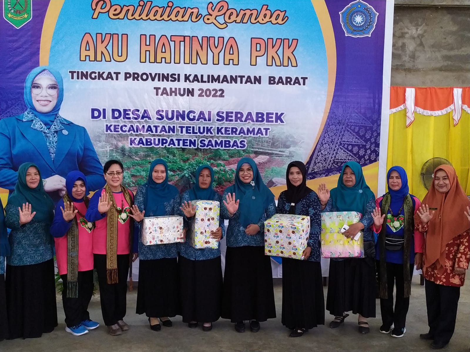 Ketua TPP PKK Yunisa Buka Penilaian Lomba Aku Hatinya di Desa Sungai Serabek - PPID KABUPATEN SAMBAS