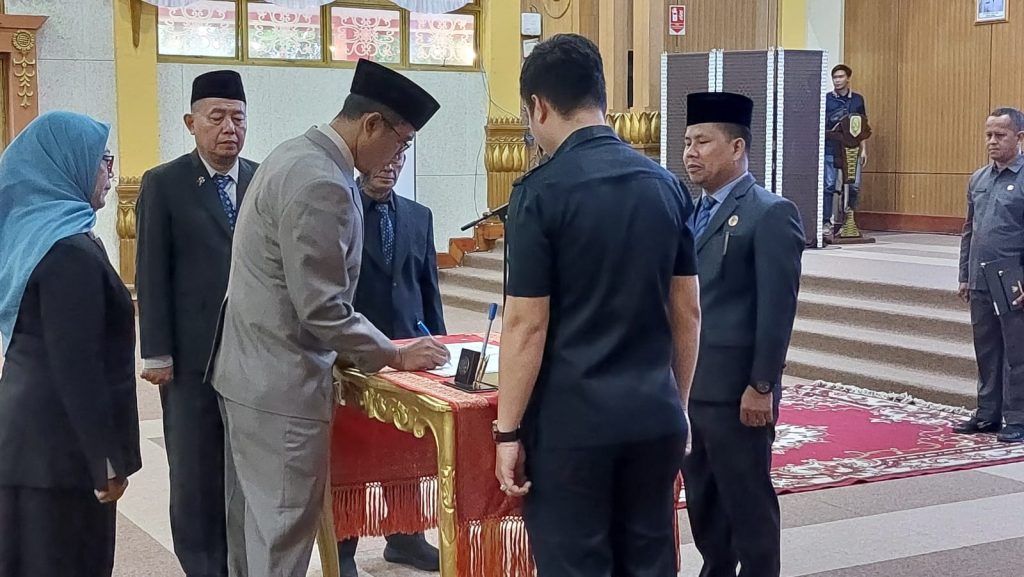 Lantik 33 Pejabat, Bupati Satono Ungkap Guna Memperkuat Posisi Struktur Pemerintahan Kab. Sambas ...