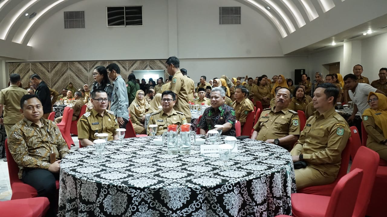 Bupati Satono Terima Piagam Penghargaan dari Kantor Wilayah Kementerian Hukum dan HAM Kalimantan ...